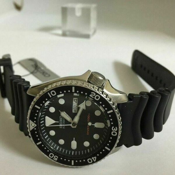 Seiko SKX007K Automatic Dive Watch with Extra Strap | WatchCharts ...