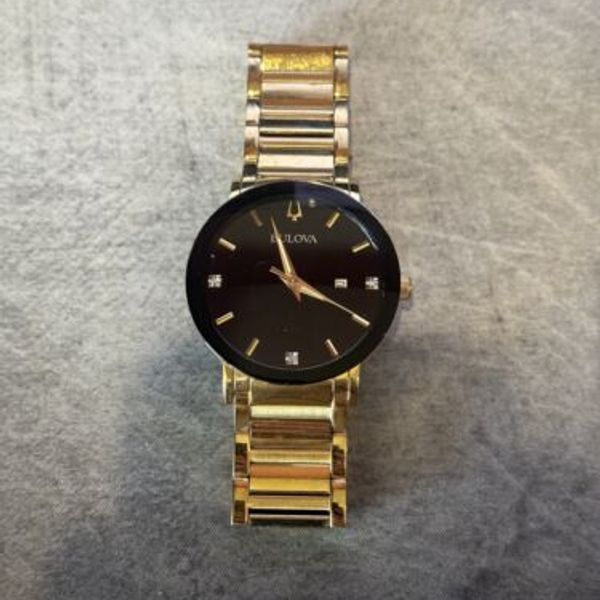 Orologio Bulova Modern Futuro Quadrante Nero e Bracciale Oro Quarzo ...