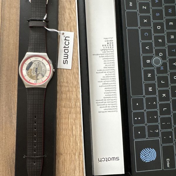 Coffret Montre Swatch: James Bond 007 "2Q" | WatchCharts Marketplace