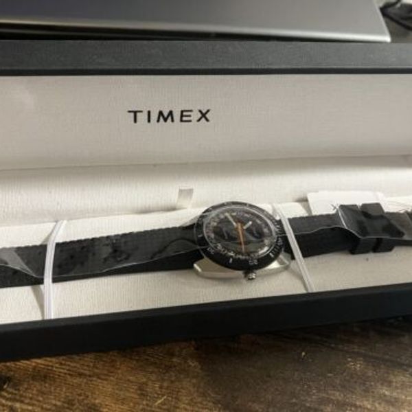 TIMEX REISSUE 1971 VELOCITY 36 MM, DATE, EXTRA STRAP, MINT ...