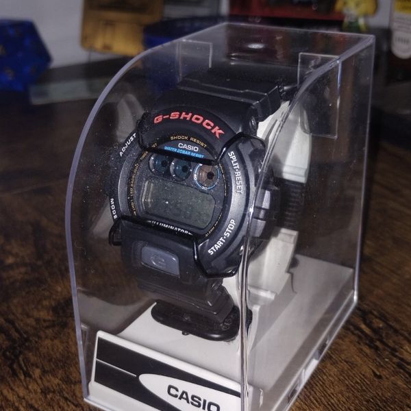 Casio Men's G-Shock DW6900-1V (Comes With Display Case & Bull Bar ...
