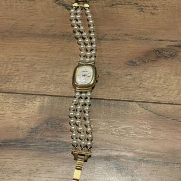 Vintage Gruen Vanity Fair Quartz #300-Y121 Pearl Band Watch Base Metal ...