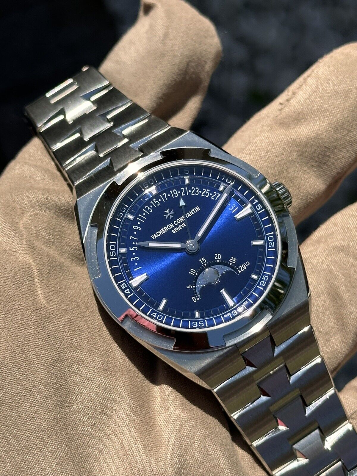 FS BNIB Vacheron Constantin Overseas Moonphase Retrograde Date 2024 ...