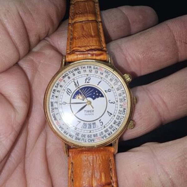 Vintage Timex 364 T Cell Moon & Sun watch with calendar dial slide rule ...