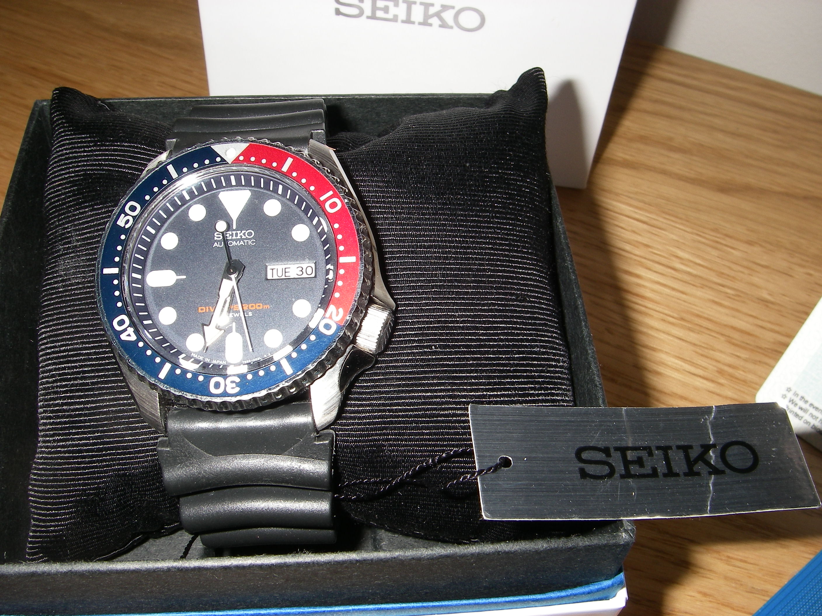Seiko SKX009 as new on signature rubber strap | WatchCharts