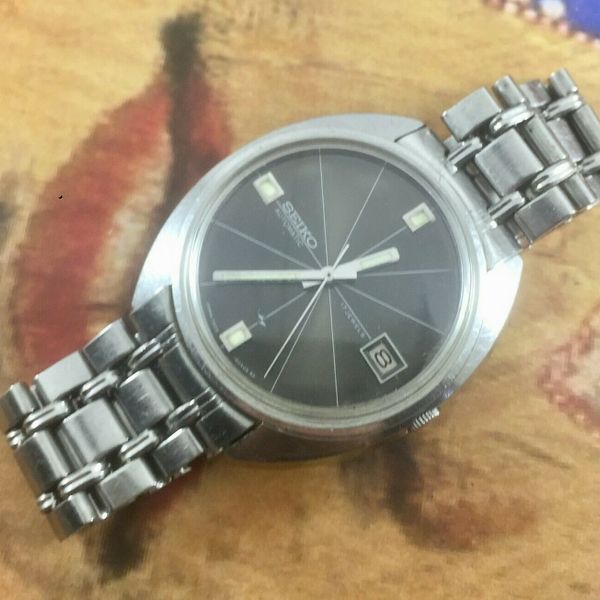 Seiko Vintage Men's Automatic Watch 7005-8030 17 jewels Made in Japan - 2944 | WatchCharts