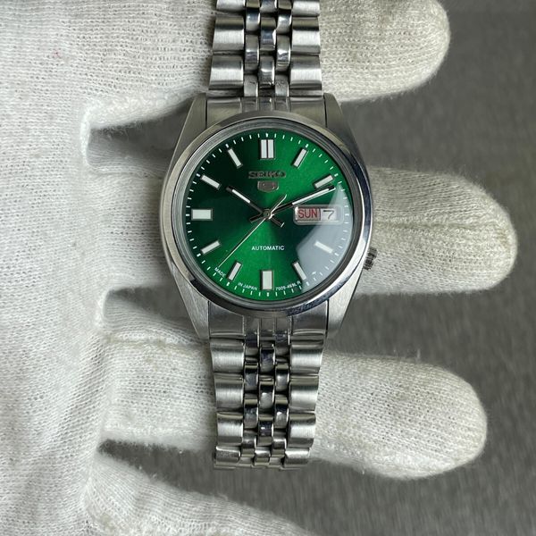 Vintage Seiko 5 Automatic Mens Watch Day/Date 7009 | WatchCharts Marketplace