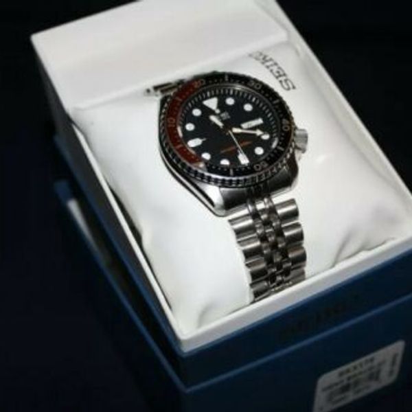Seiko SKX175 Wrist Watch With Spare Genuine Seiko Rubber Strap ...