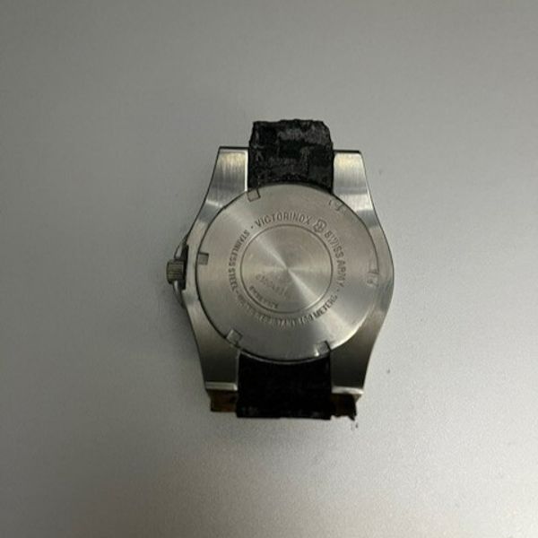 Victorinox Swiss Army Mens Watch - WORKING! NEW BATTERY! | WatchCharts ...