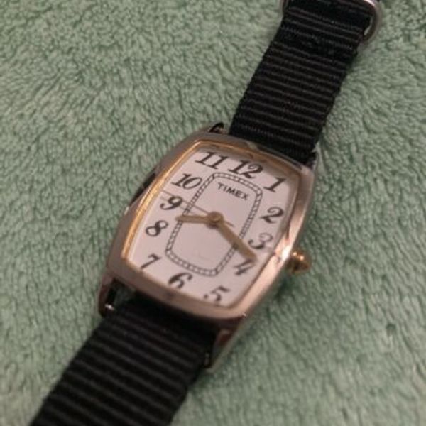 Nuova inserzioneOrologio donna vintage Timex Tank con cinturino NATO ...