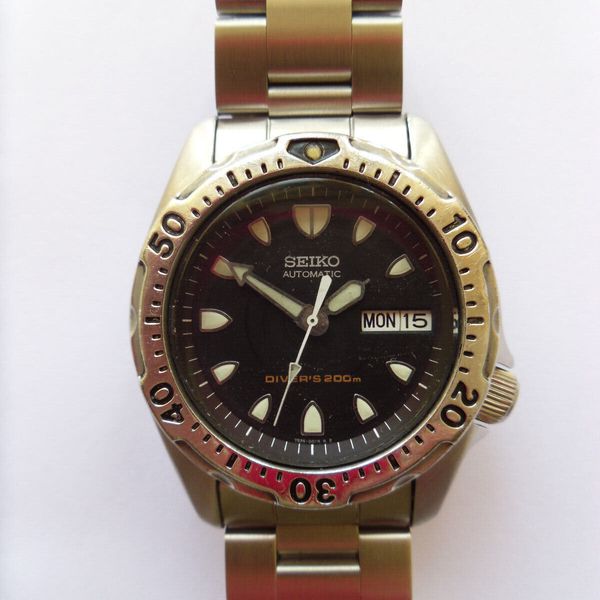 Seiko SKX001 - 38mm Midsize 200m ISO Rated Divers Watch | WatchCharts ...