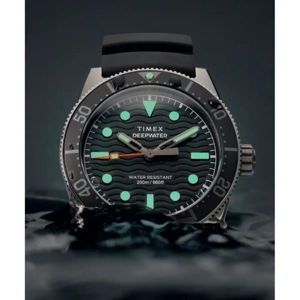 Timex Deepwater Reef 200m quartz dive watch 41mm TW2W74700 On rubber ...