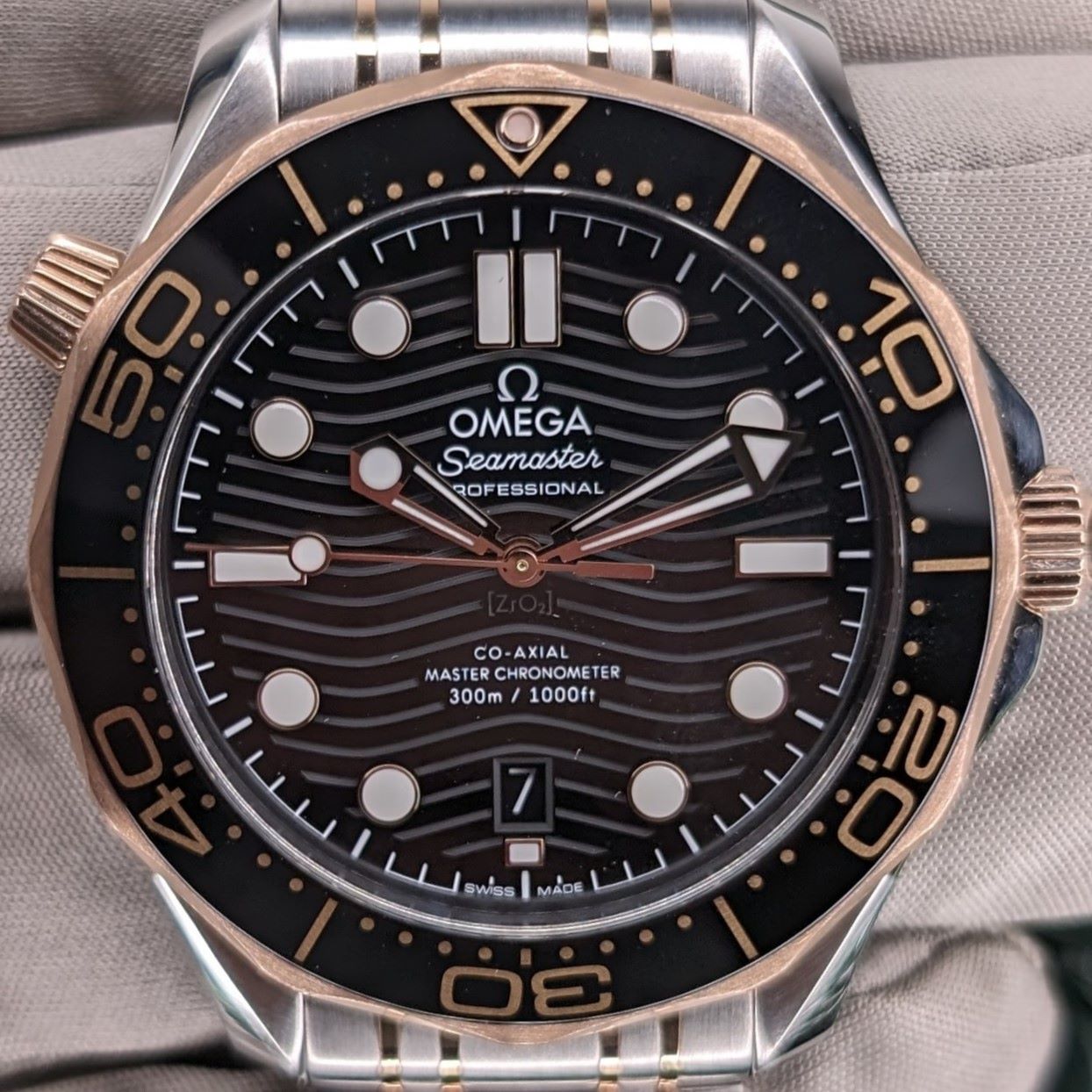 Omega Seamaster Diver 300 Two-tone in stainless steel and 18k Sedna ...