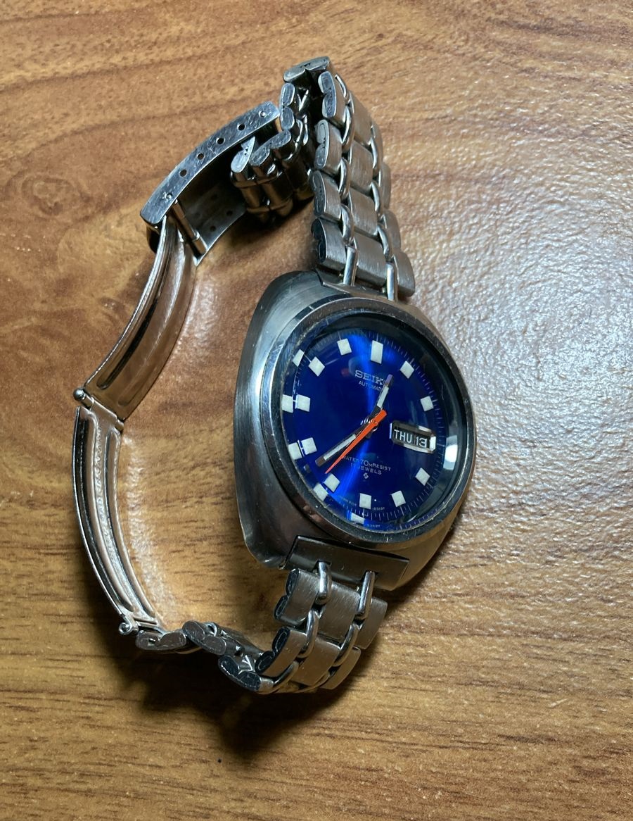 Seiko Sports 6106-8239 sunburst blue dial w/ original bracelet ...