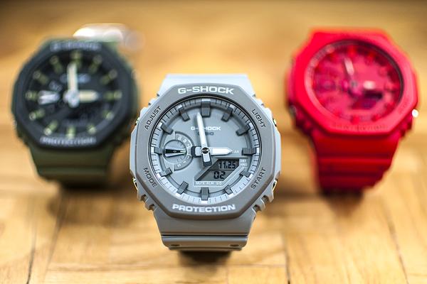 Hands-on with the new gray Casioak, plus the all red and market updates ...